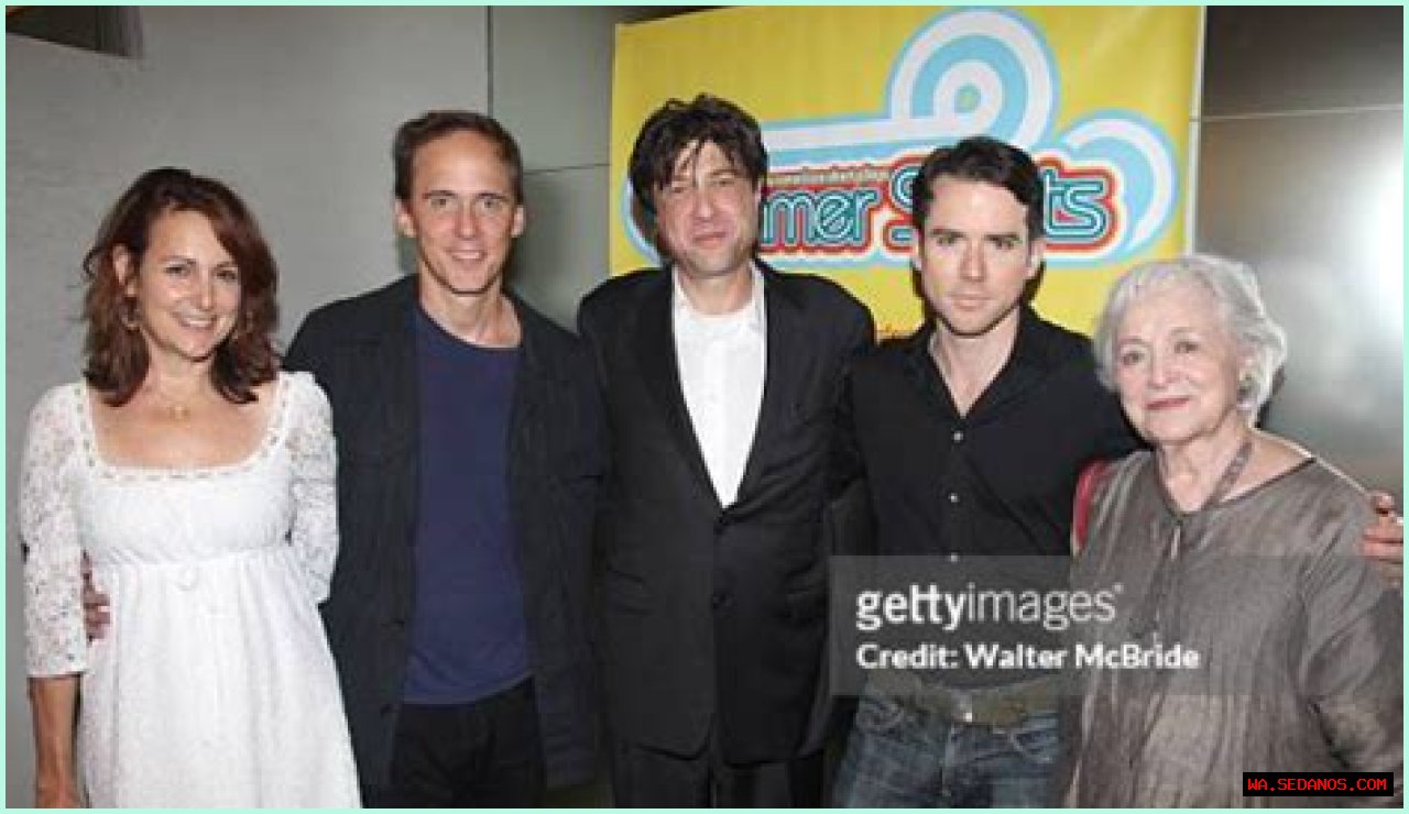 Rebecca Schull Bio, Wiki, Age, Height, Family, Husband, Children, Net ...